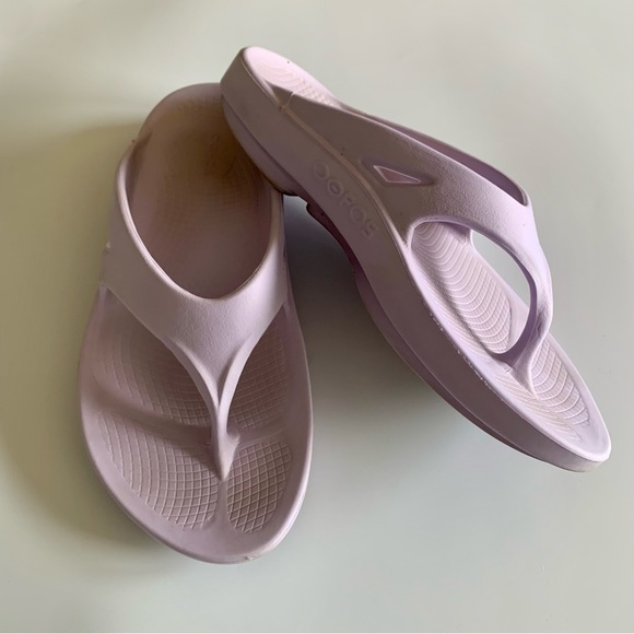 OOFOS | Shoes | Oofos Original Purple Recovery Post Workout Flip Flops ...